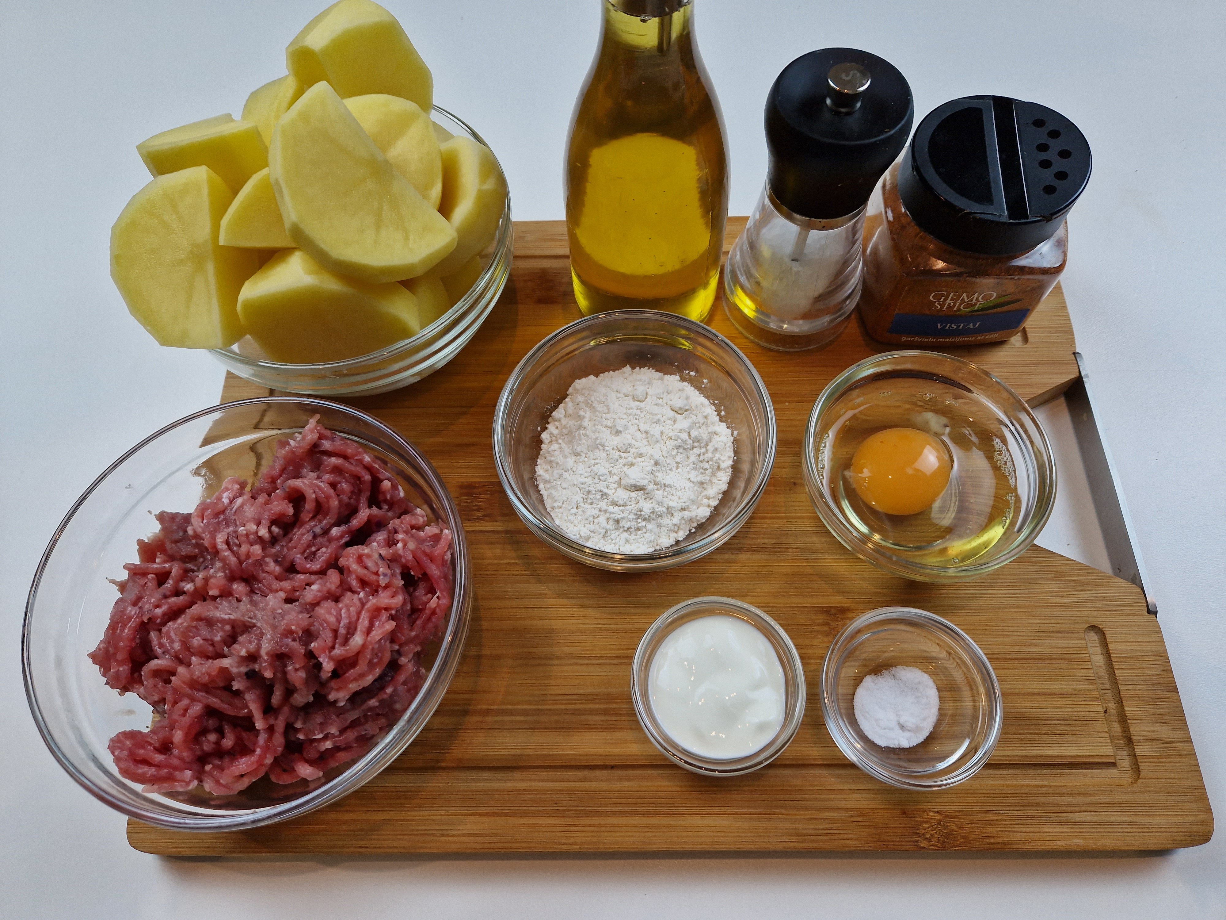 Ar gaļu pildītas kartupeļu pankūkas baltkrievu gaumē "kolduni"