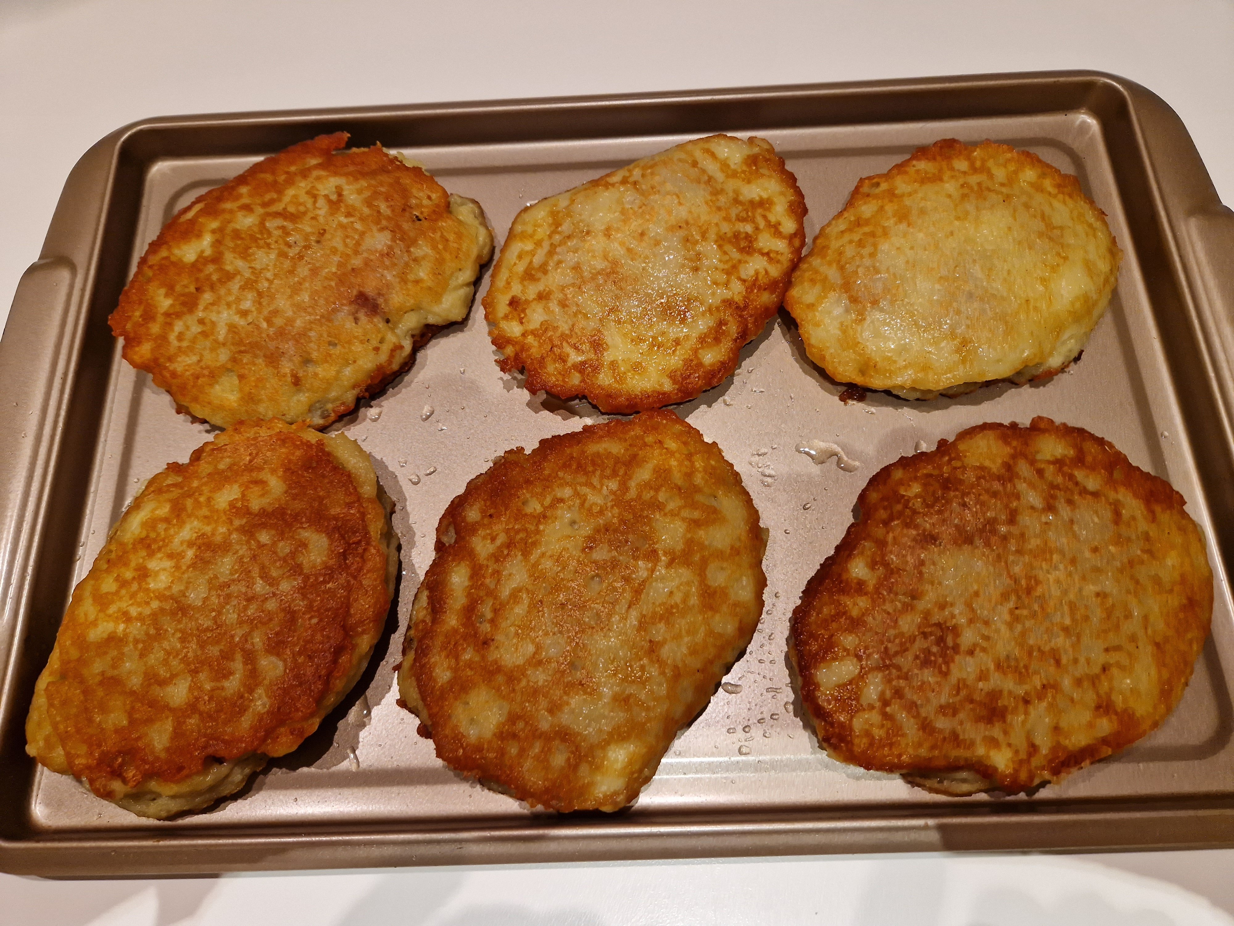 Ar gaļu pildītas kartupeļu pankūkas baltkrievu gaumē "kolduni"